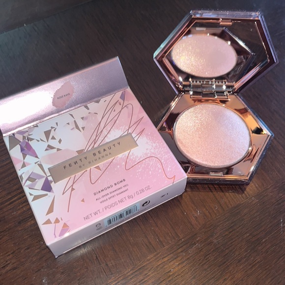Fenty Beauty | Makeup | Fenty Beauty Diamond Bomb Ros Rave Highlighter ...